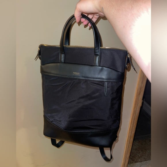 Targus | Bags | Targus 5 Newport Convertible 2in1 Backpack | Poshmark